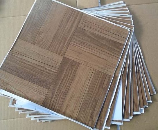 Samolepicí podlahové PVC čtverce hnědé parkety (30,4 x 30,4 cm) DF0005 ...