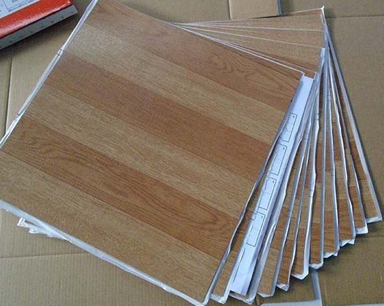 Samolepicí podlahové čtverce z PVC dřevěná prkna (30,4 x 30,4 cm ...